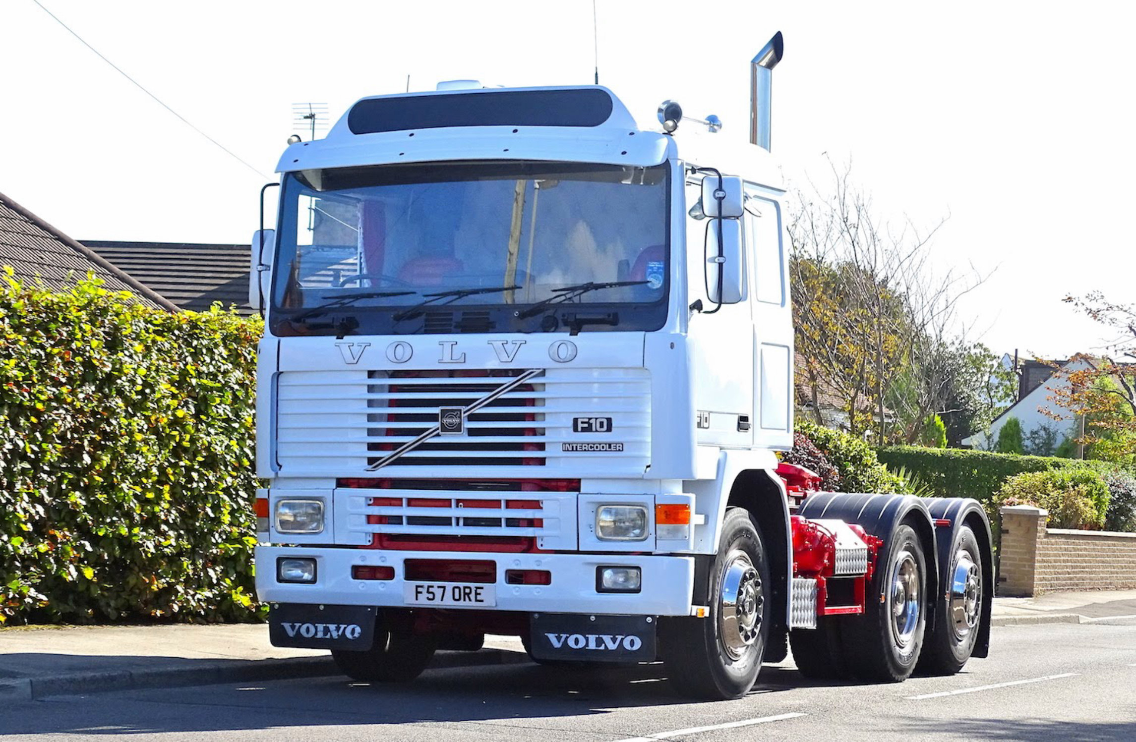 VOLVO F10, Lorry and Bus Service and Repair Manual